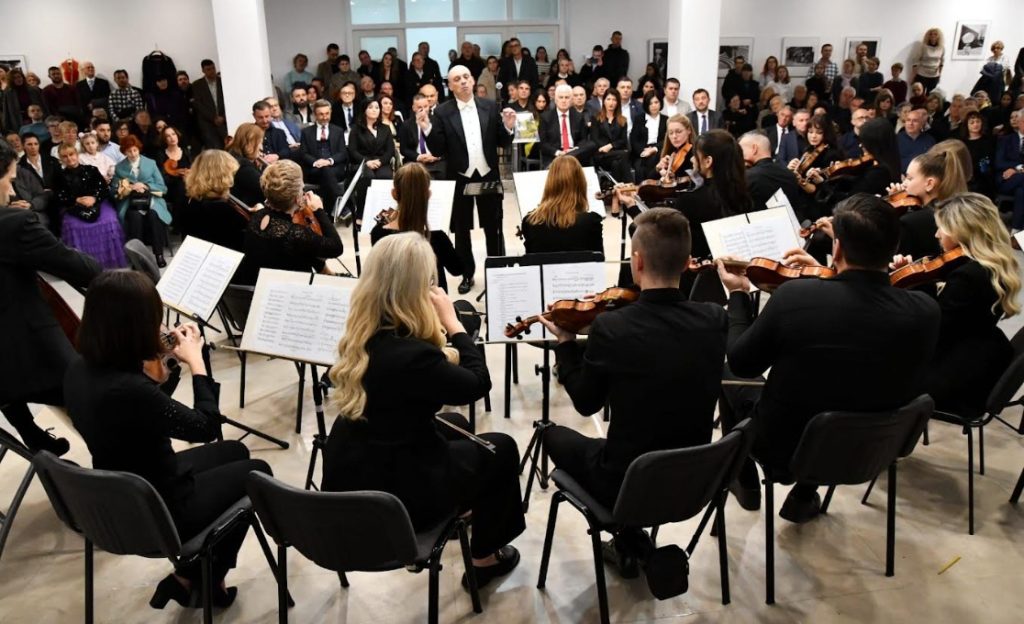 Svečano predstavljena Monografija 70 godina Simfonijskog orkestra ...